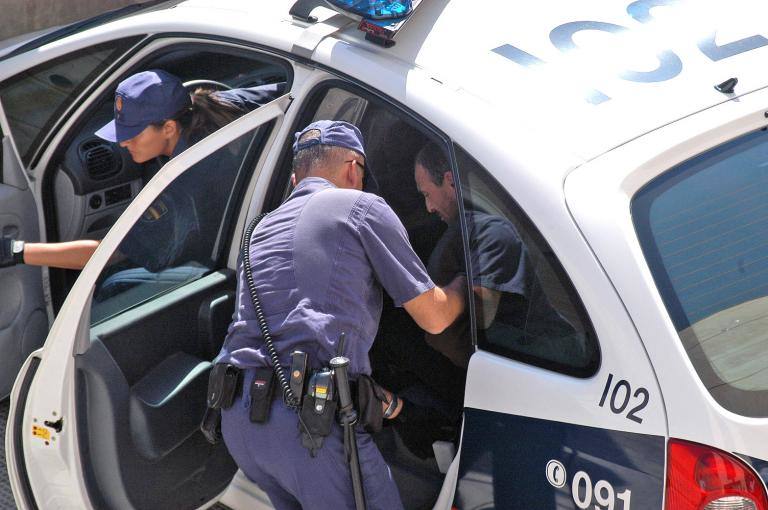 ISLAS BALEARES. Detenido un hombre en Palma de Mallorca por acosar a su exnovio, al que llamó ...